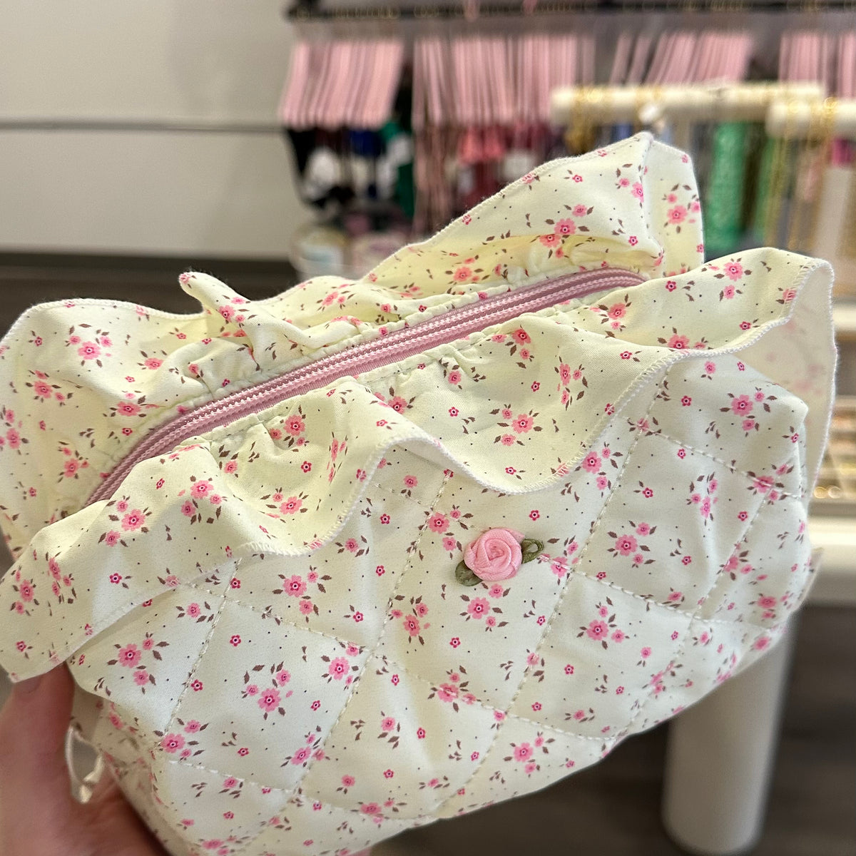 Pink Roses Pouch – A Diamond in the North